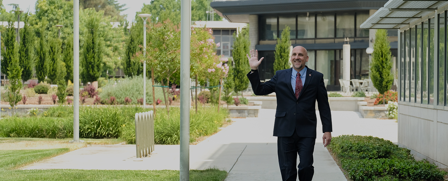 من طالب من الجيل الأول إلى عميد: ريتش أوجل يفهم التحديات التي يواجهها ...